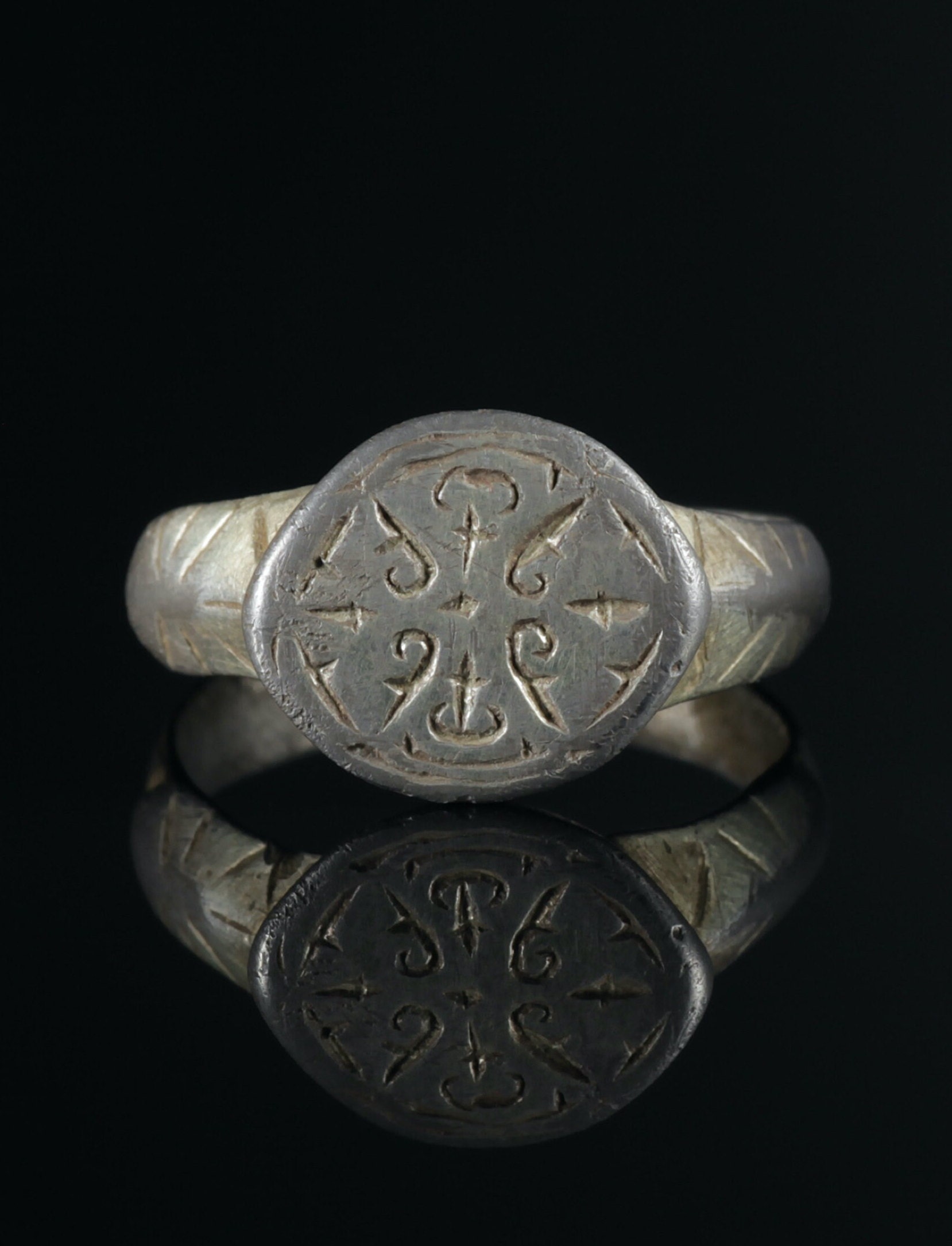 Early Islamic Oval-shaped Ring With Floral Ornament Ancient Rare Signet ...