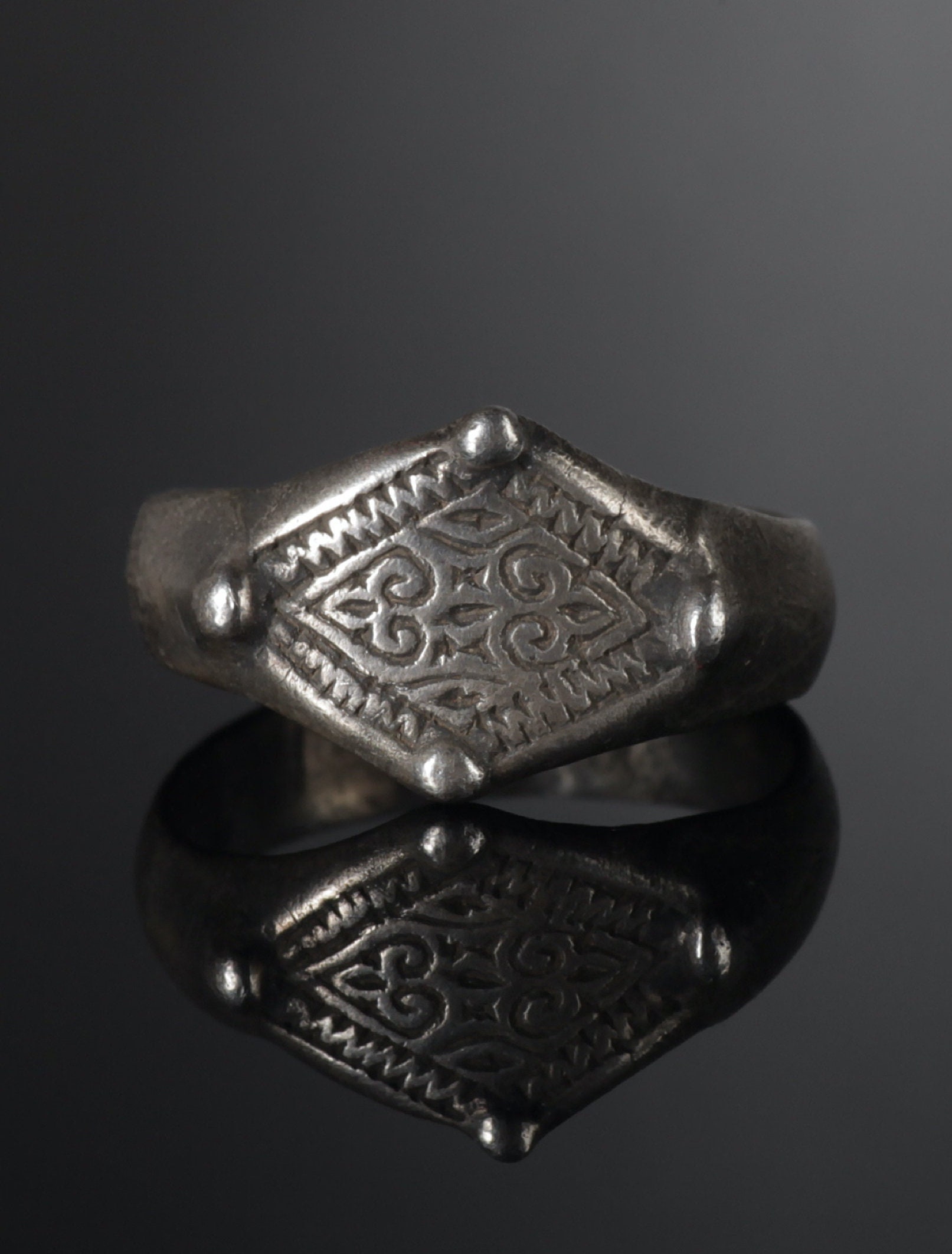 Early Islamic Rhombus-shaped Ring With Floral Ornament Genuine Medieval ...
