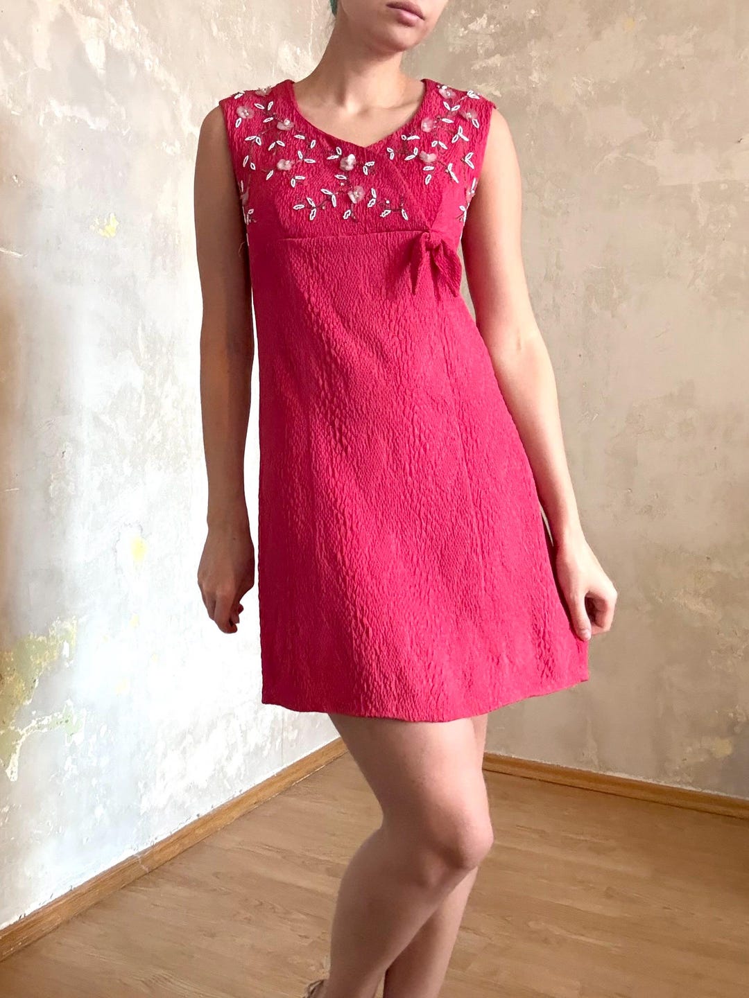 Mini abito vintage anni '60-'70 con perline — rosa mod, senza maniche ...