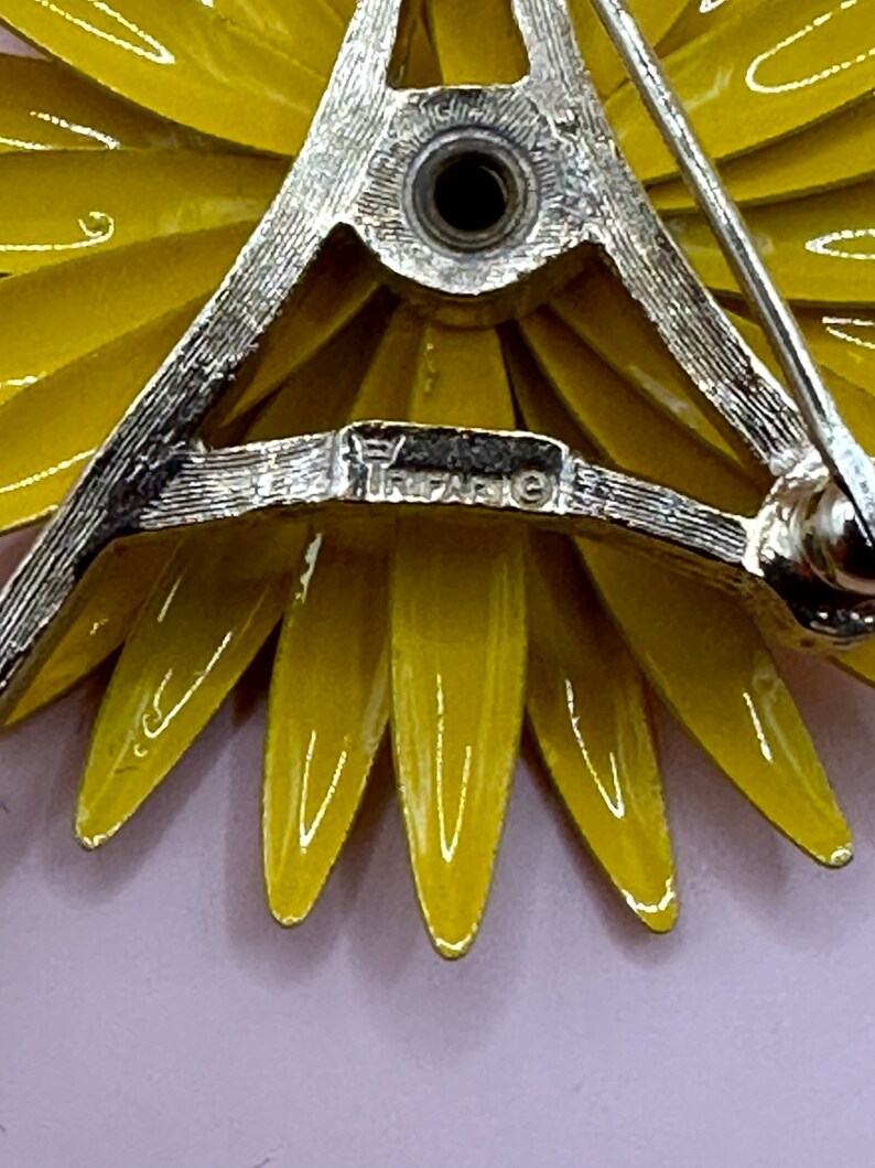 Vintage Spring Summer Art Nouveau Floral Yellow Daisy Brooch Pin ...