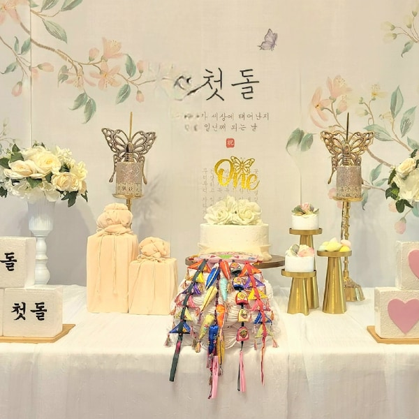 Dohl Decorations Table - Etsy