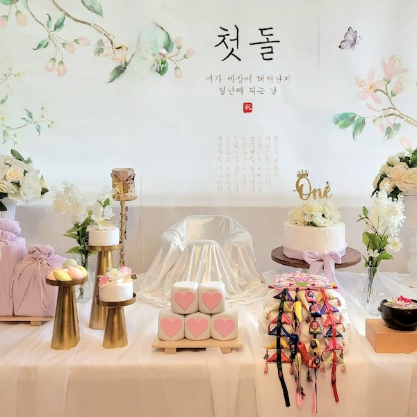 Dohl Decorations Table - Etsy