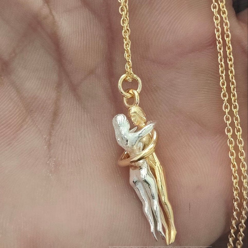 Couple Hugging Necklace - Etsy