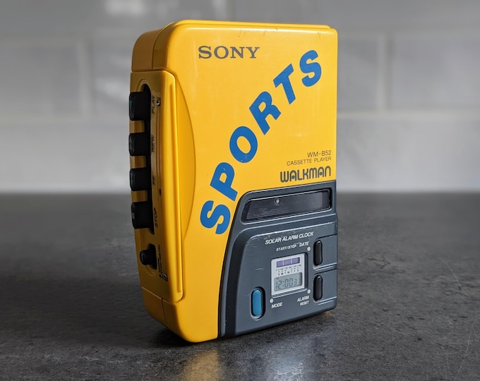Vintage Sony Walkman Stereo Cassette Tape Player FM/AM Groove Sport ...