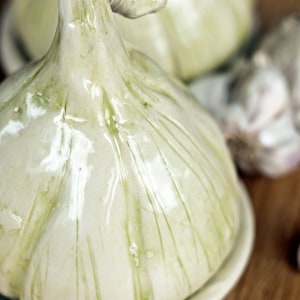 Ceramic Garlic Pot, Garlic Keeper With Grater , Pottery Garlic Holder ...