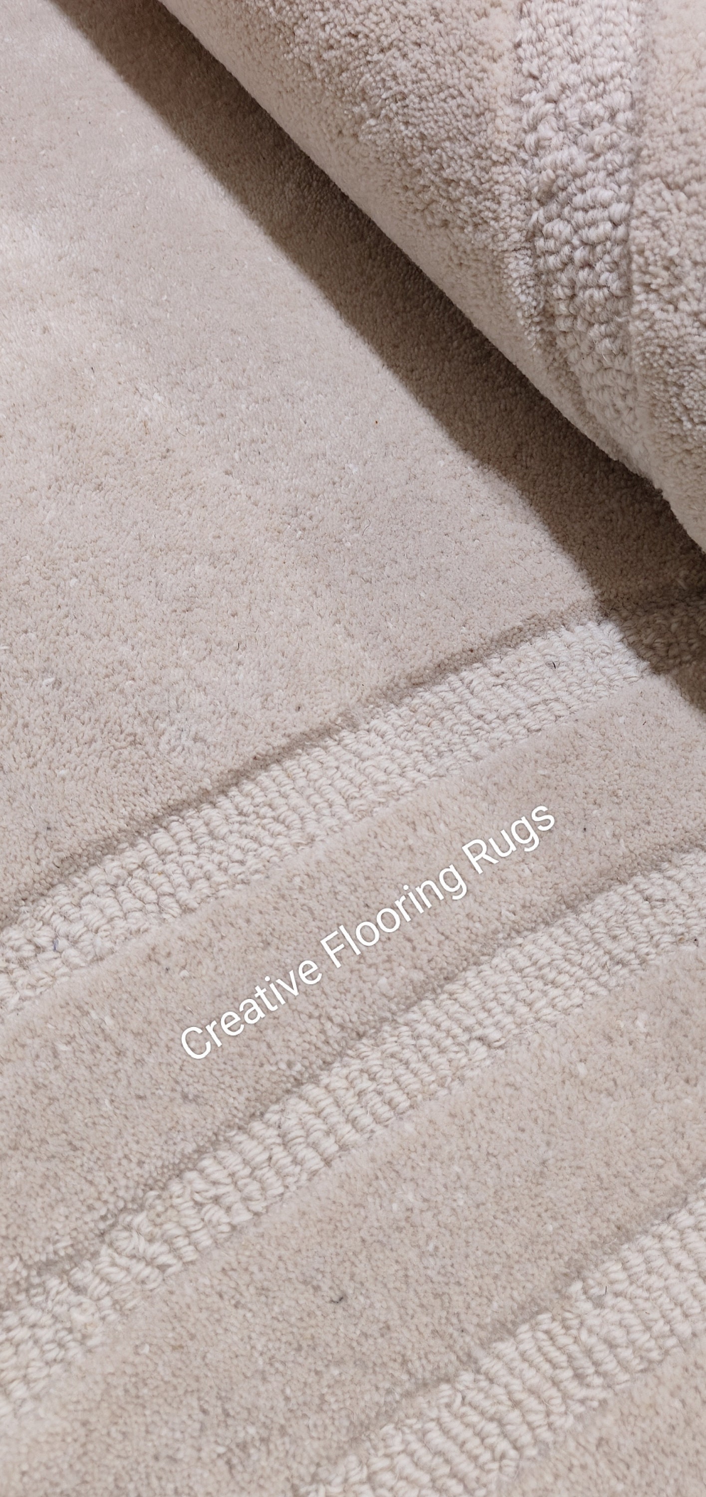 Solid Plain Ivory Kidney Shape Handmade Woolen Tuffted Carpet Premium ...