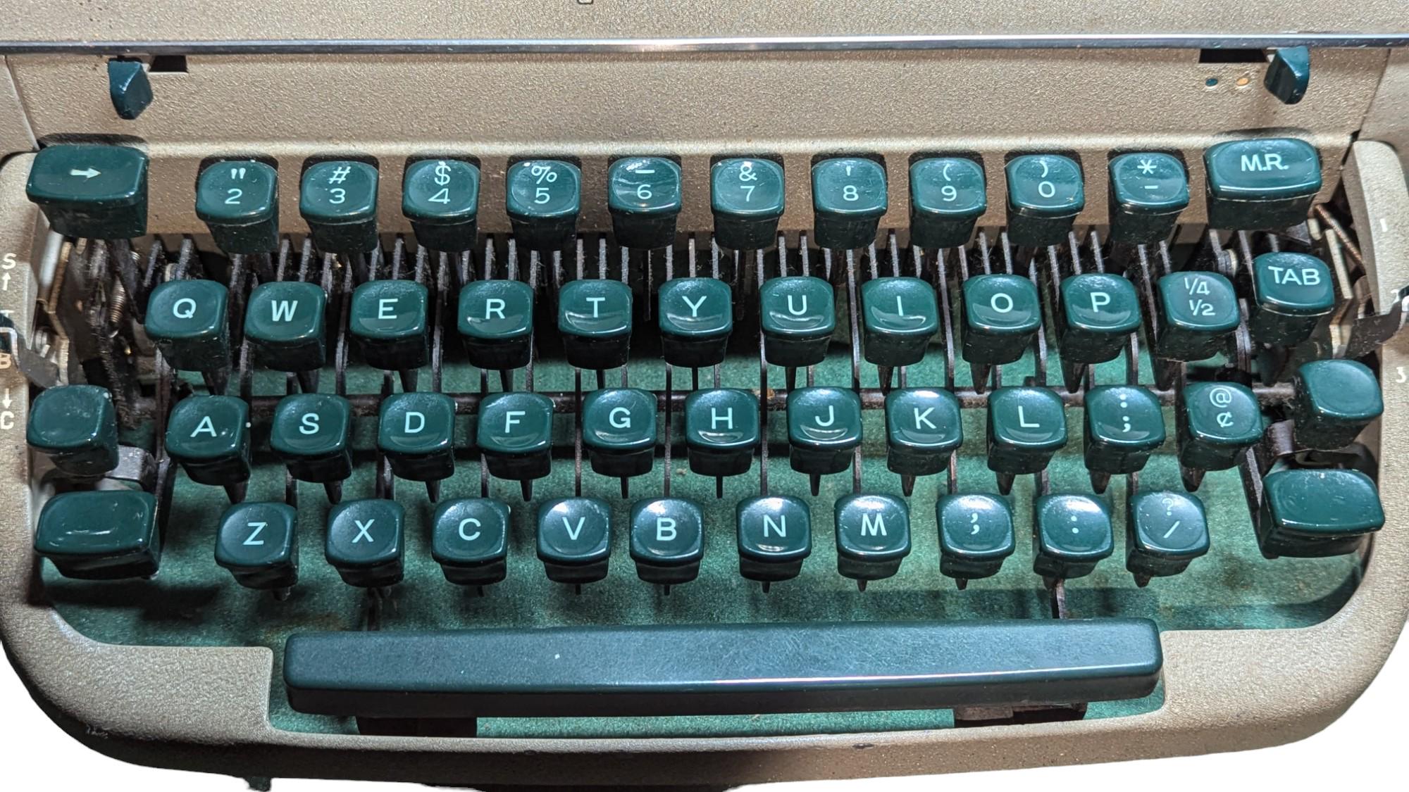 Remington Rand Quiet-riter Miracle Tab Green Typewriter W/ Case Vintage ...