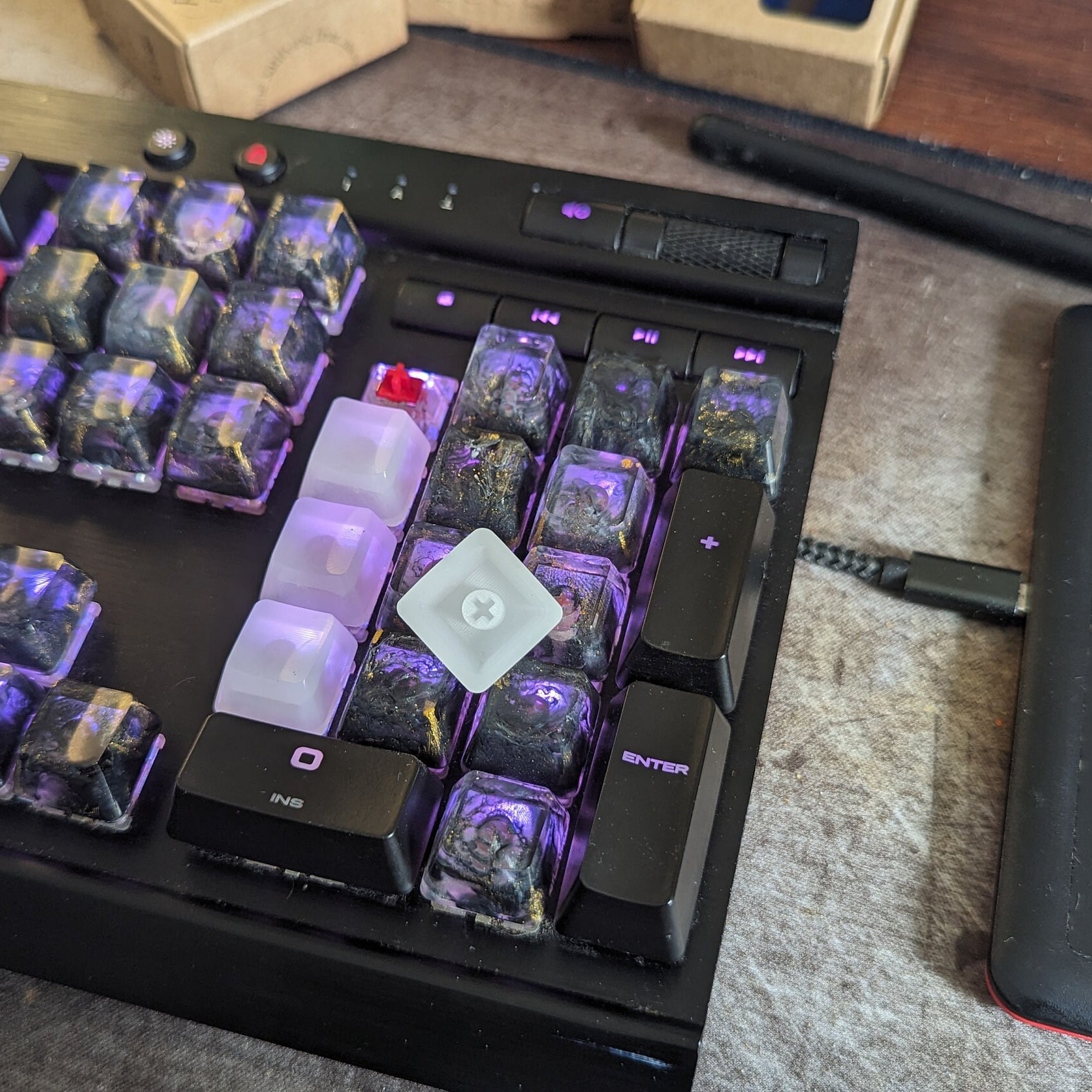 White Blank 1U Accent Keycaps, Transparent Hand Polished Resin OEM Caps ...