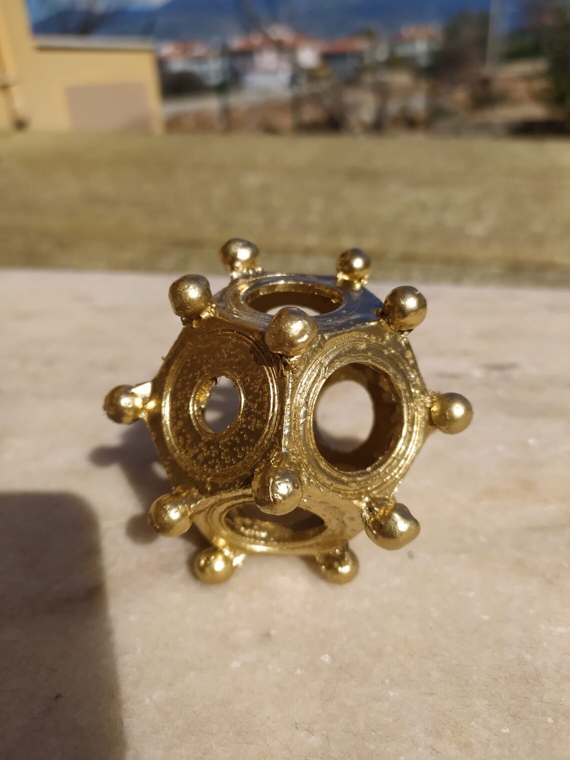 Römischer Dodekaeder, Replik aus goldenem Metall - Etsy.de