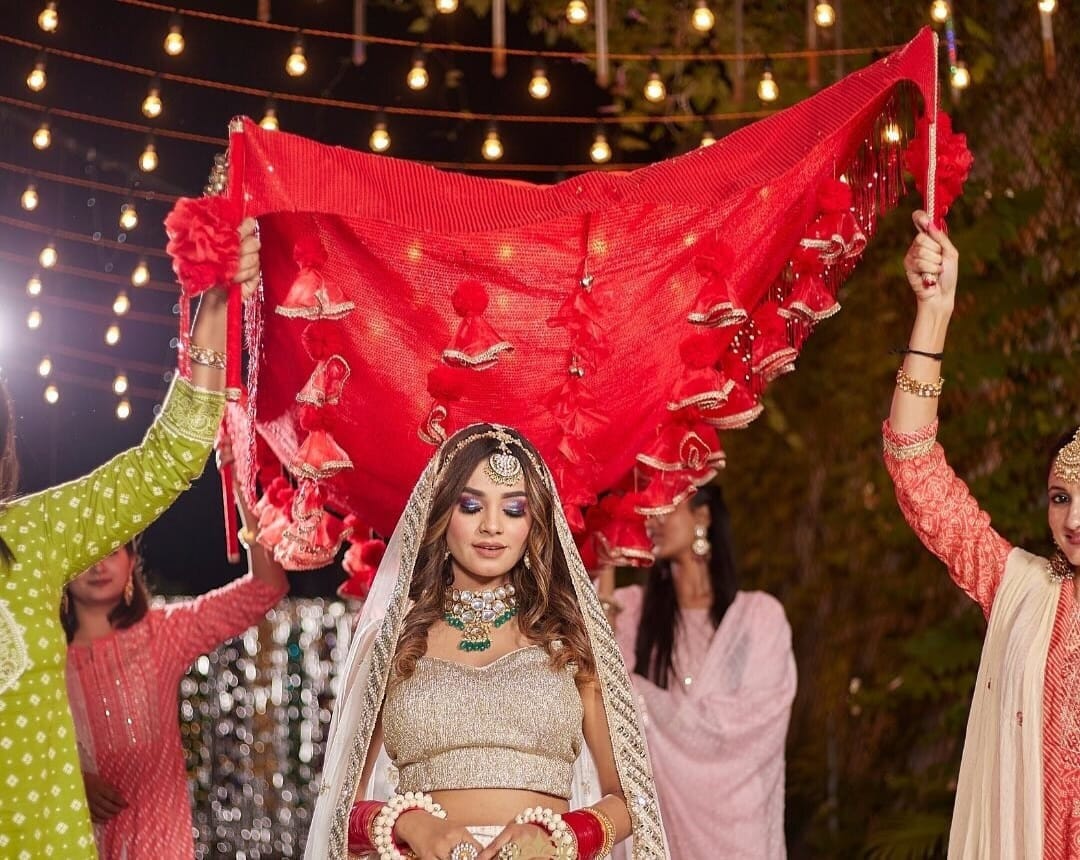 Punjabi Bridal Chadar, Indian/pakistani Bride Entry, Red Flower Kallera ...