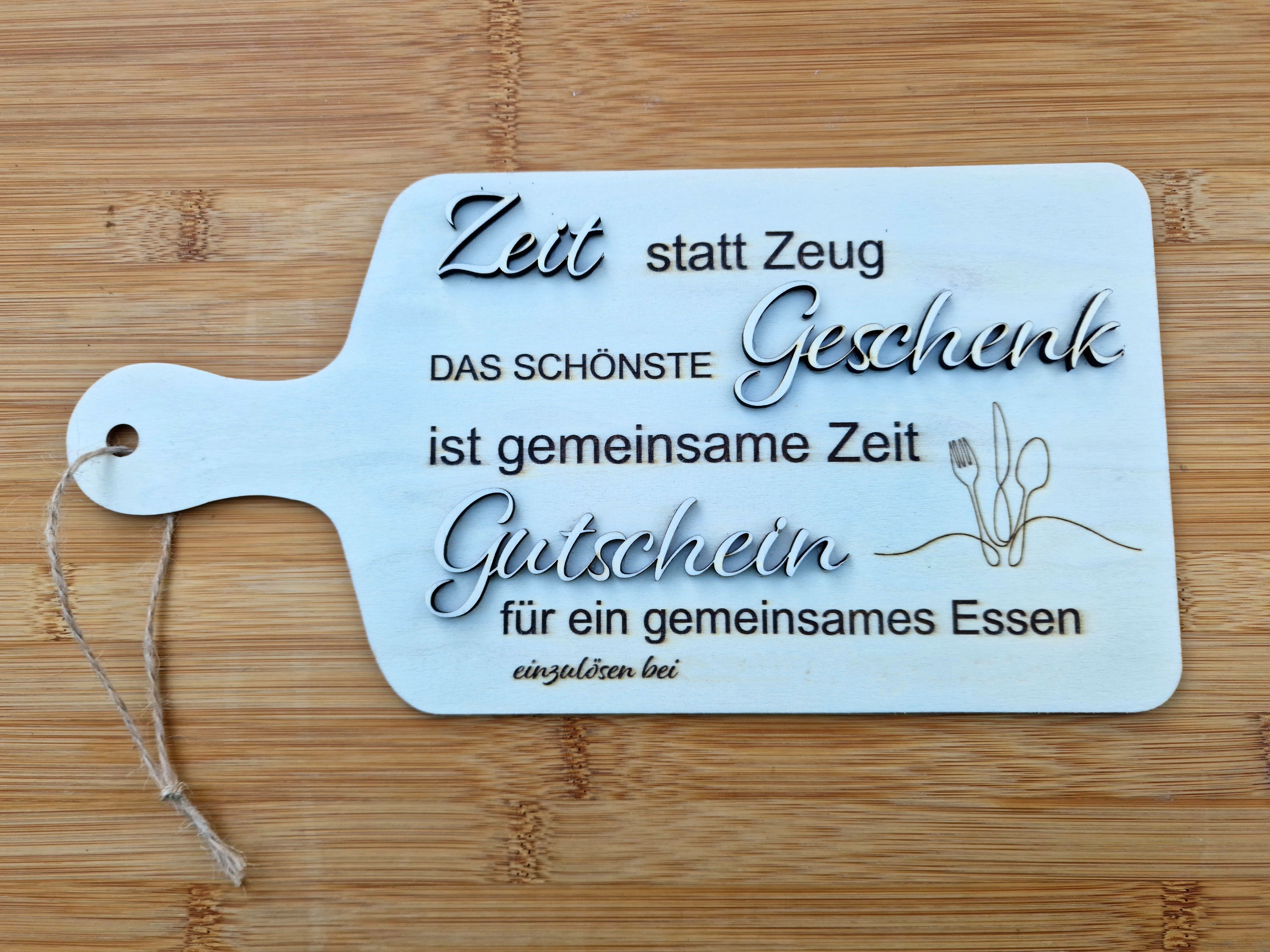 Personalisierter Gutschein aus Holz für ein Essen - Etsy.de