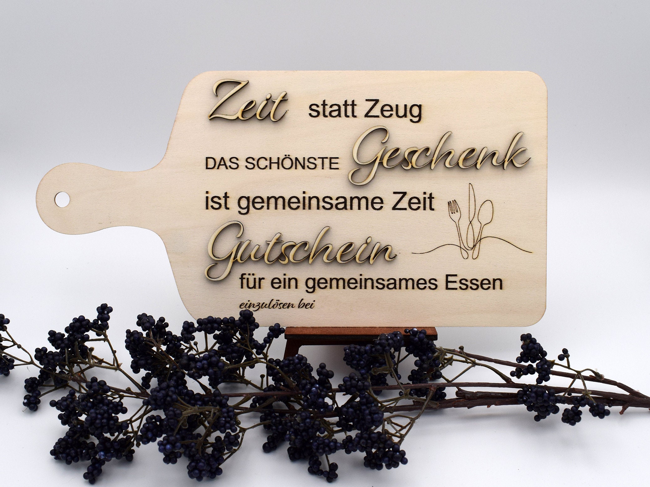 Personalisierter Gutschein aus Holz für ein Essen - Etsy.de