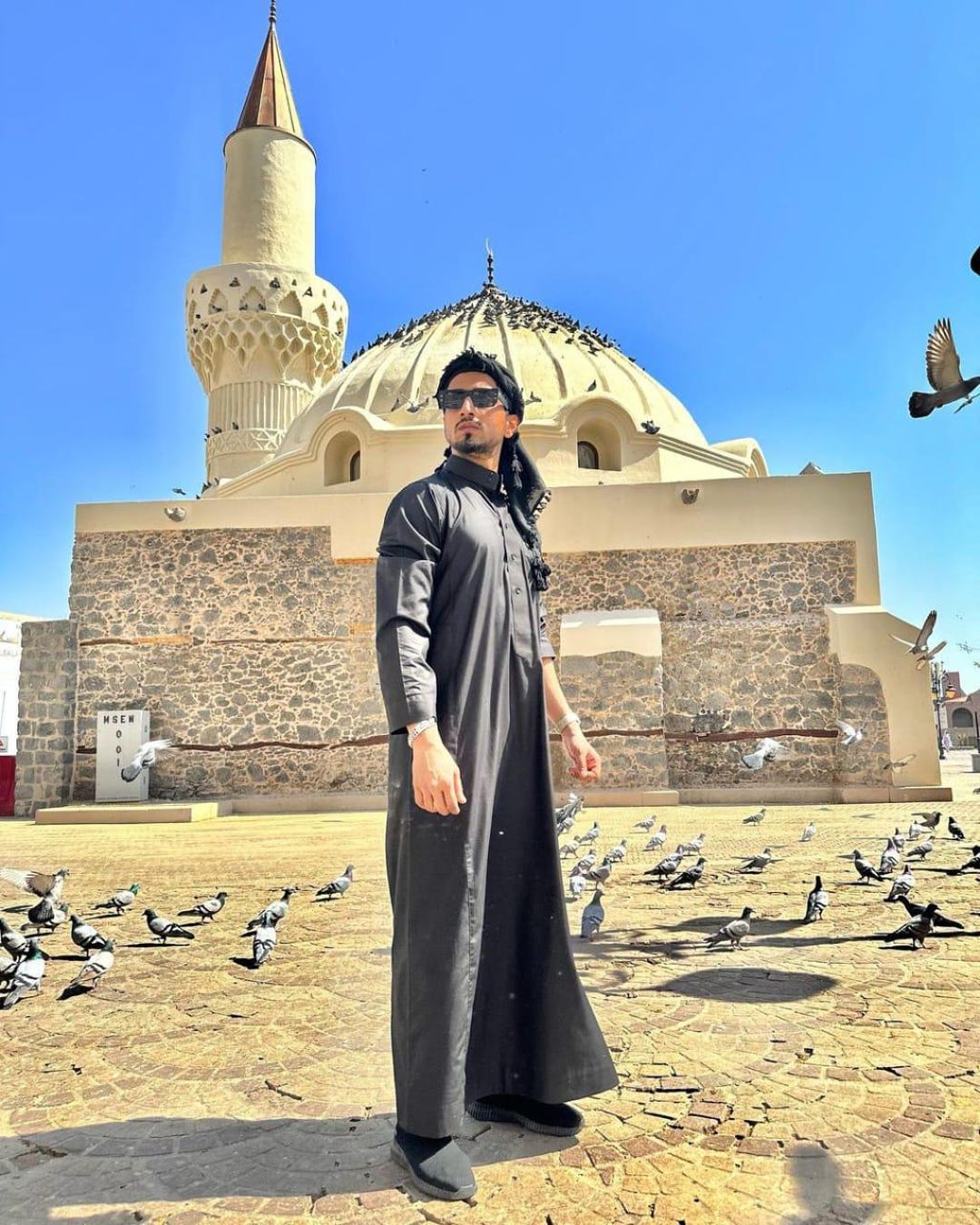 Mens Thobe, Arabic Clothing, Arabian Kaftans, Mens Thobes and Jubbas ...