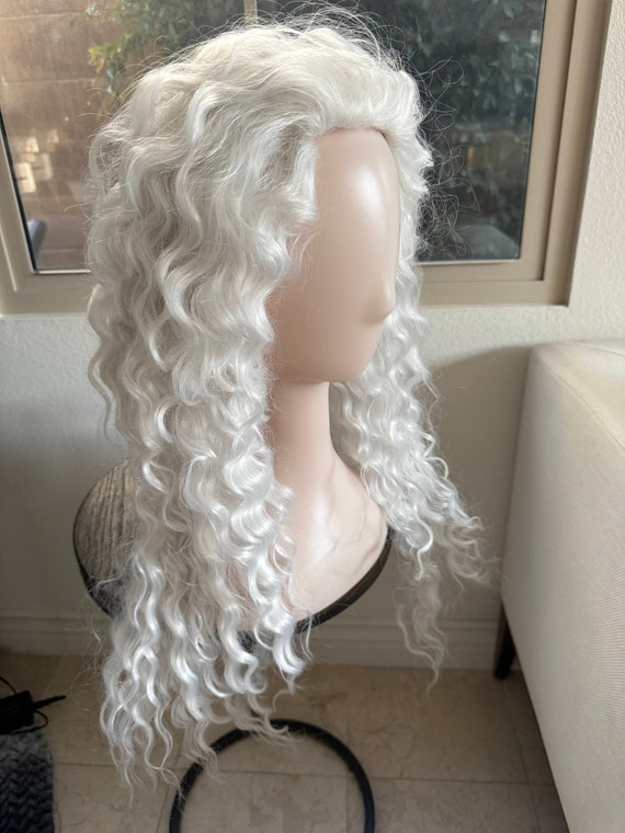 Long platinum blonde wavy wig store