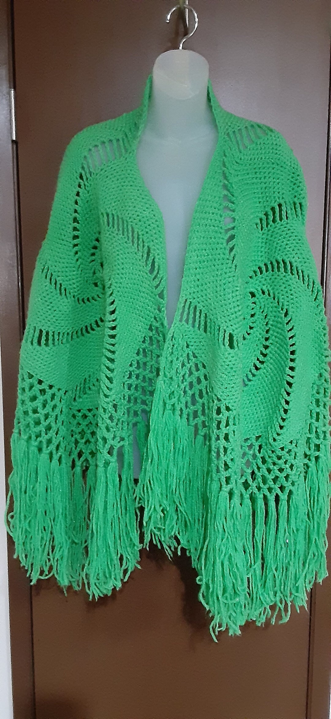 Vintage Handmade Emerald Green Crocheted Shawl With Swirled Pattern and ...