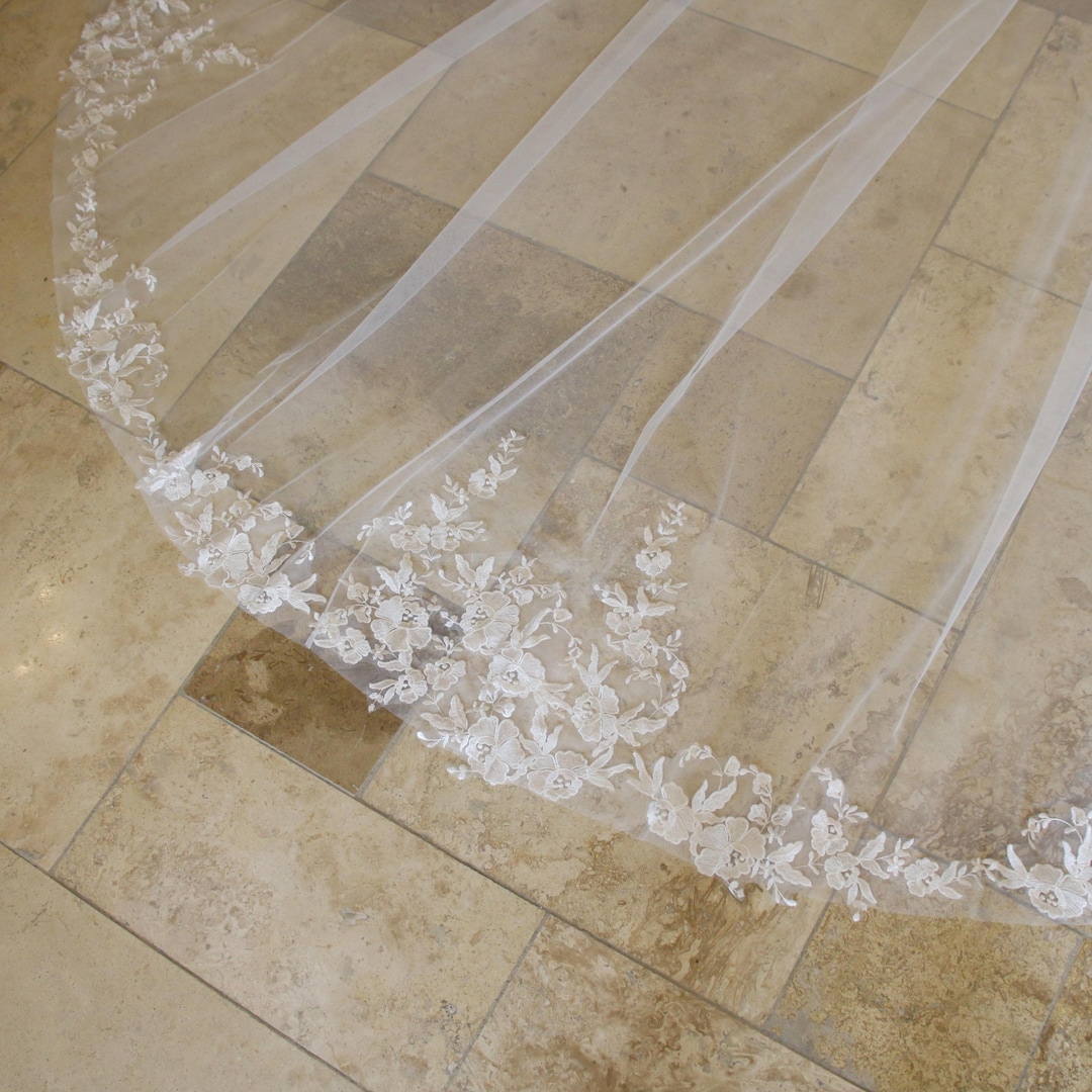 Delicate Floral Lace Trimming Bridal Veil Leaves Pattern Veil, Sheer ...