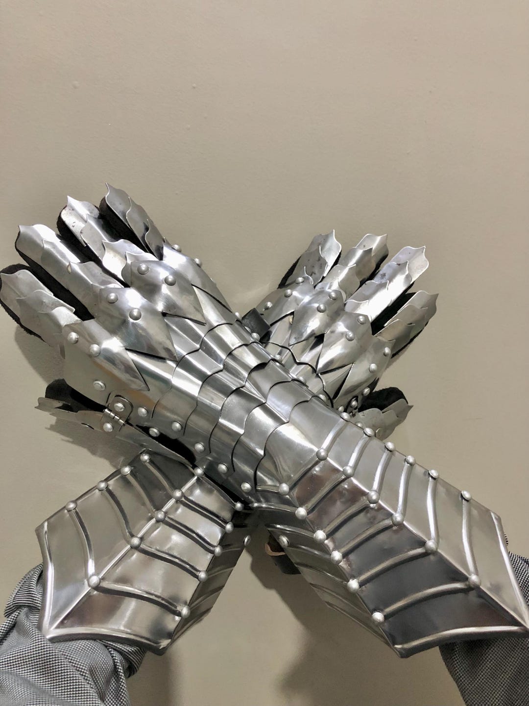 Nazgul Gloves Steel Armor Gauntlets Pair for LARP, Knight Cosplay,and ...