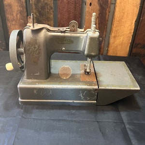 Antique Vulcan Toy Sewing Machine - Hand Crank, Made in England, Retro ...
