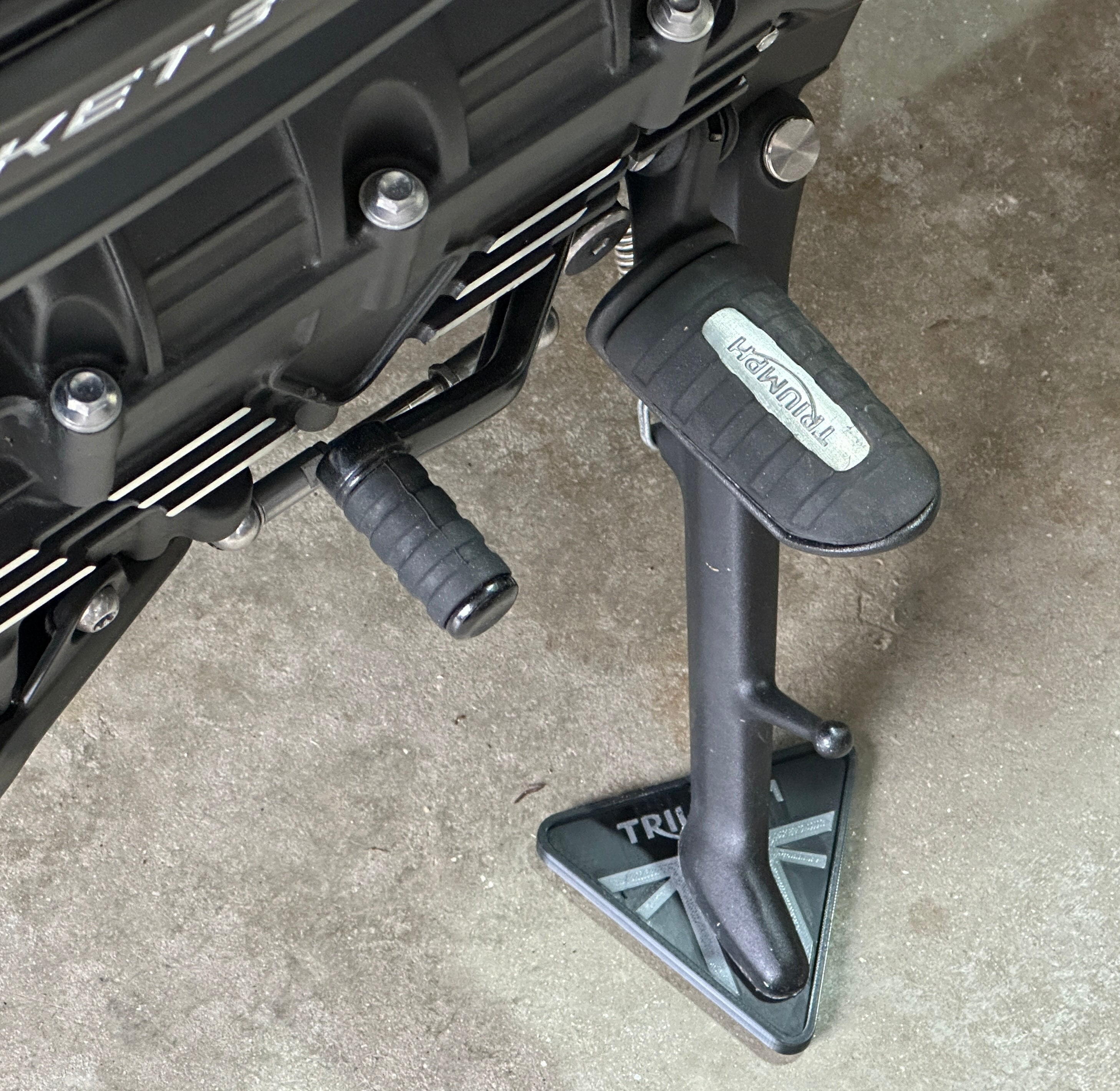 Triumph Kickstand/stand Puck - Etsy