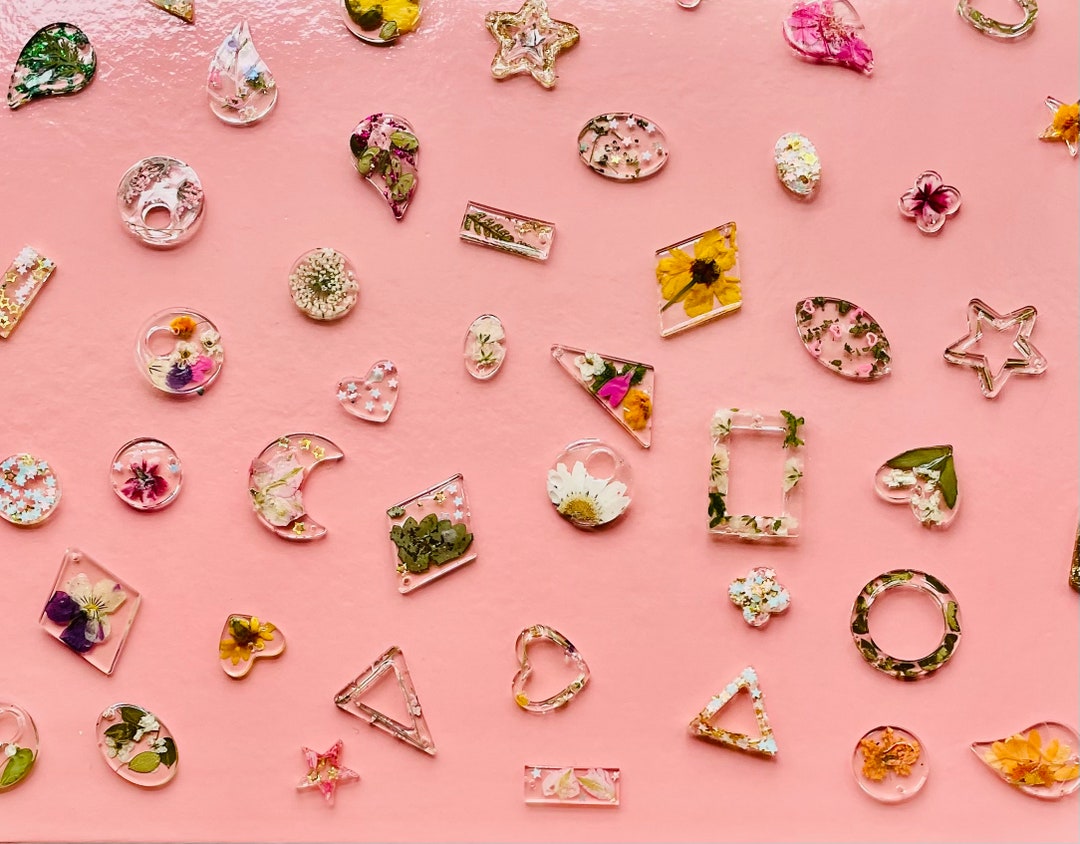 Surprise Handmade Resin Pressed Flower Charms Jewelry, Set of 7 ...