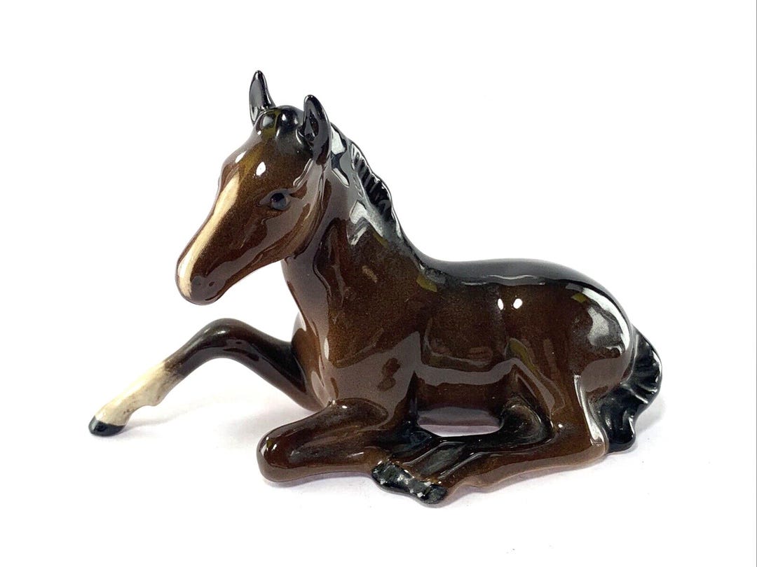 Vintage Beswick Foal Lying Down Model 915. Brown Bay Coloured Foal ...