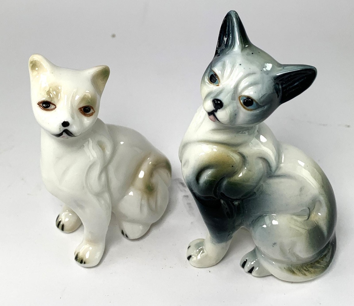 2 Vintage Cats Figurines in Porcelain. Small Porcelain Cat Ornaments - Etsy