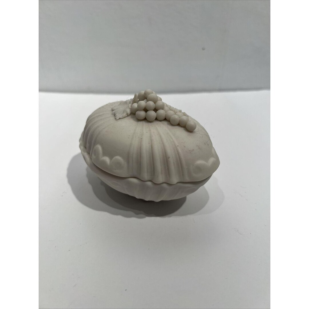 Nice Vintage Early 1800’s 3D off White Trinket Box With Cover - Etsy