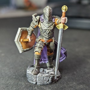 Human Paladin Miniature 32mm Scale Miniature Dungeons and Dragons Model ...
