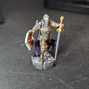 Human Paladin Miniature 32mm Scale Miniature Dungeons and Dragons Model ...