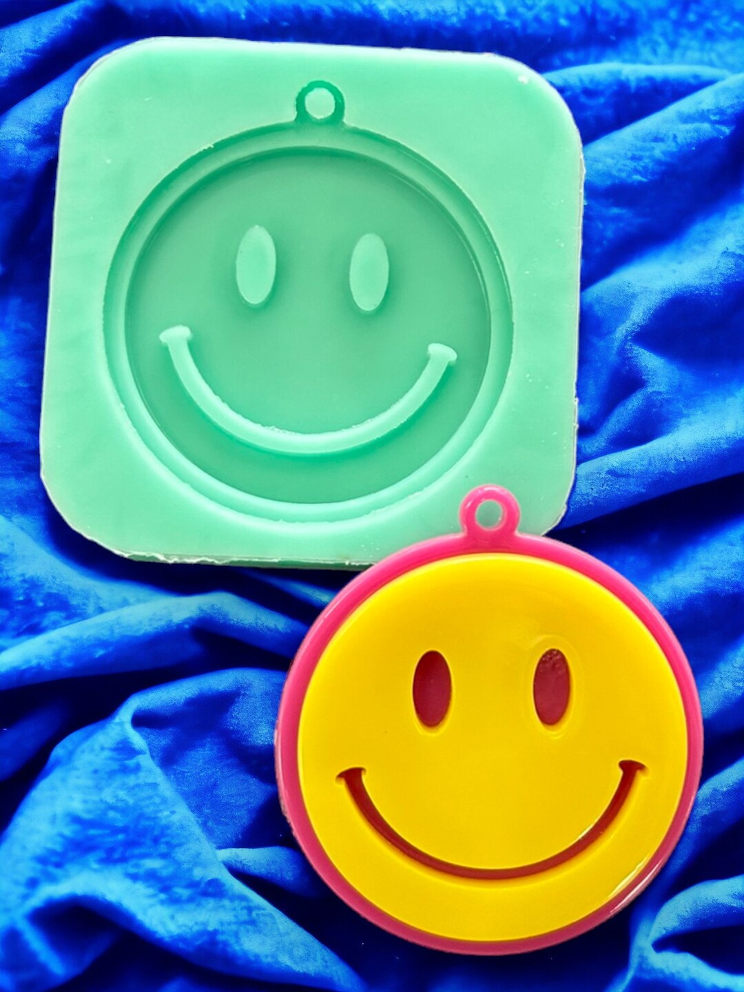 Silicone Smiley Face Keychain #2 Flexible Mold (hxwxd=44.27x39.77x4.46 ...