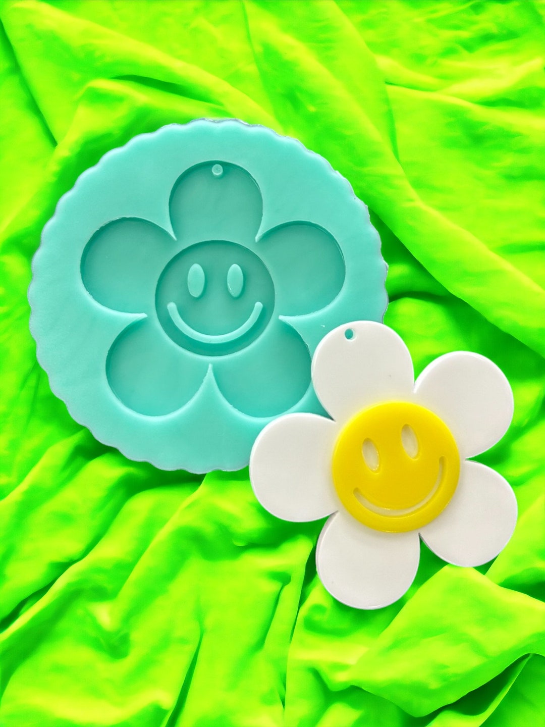 Silicone LARGE Smiley Face Flower Keychain Flexible Mold (diameter of ...