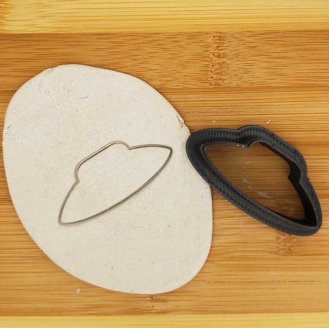 UFO Shaped Plastic Cookie Cutter - Spaceship Cookie Cutter - Alien ...