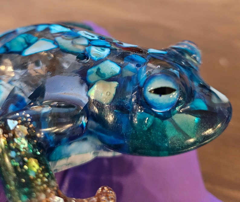 Blue Ocean Resin Frog/ Glass / Amphibian/ Frog / Gemstone / - Etsy