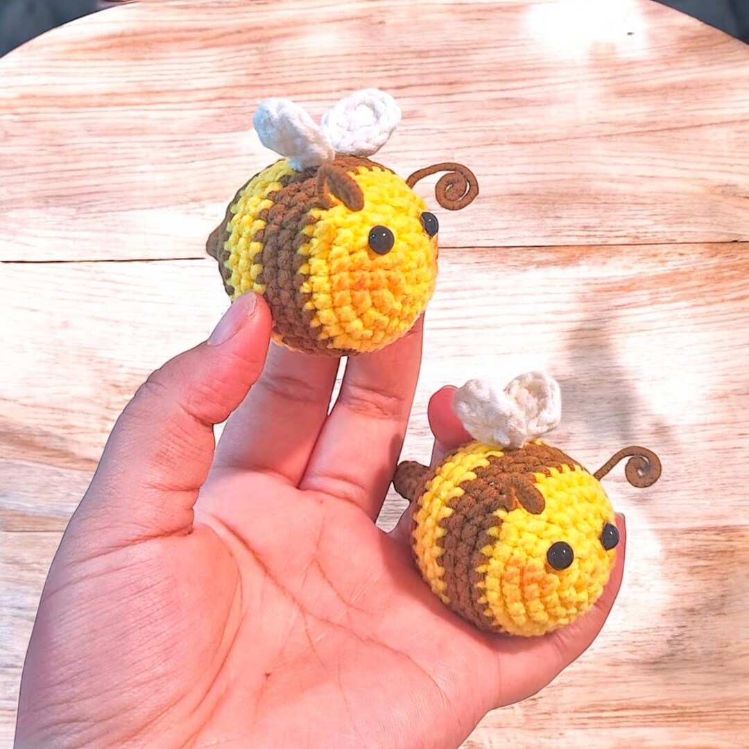 Bee Crochet Pattern, Crochet Bee Keychain Pattern, Amigurumi Bee ...