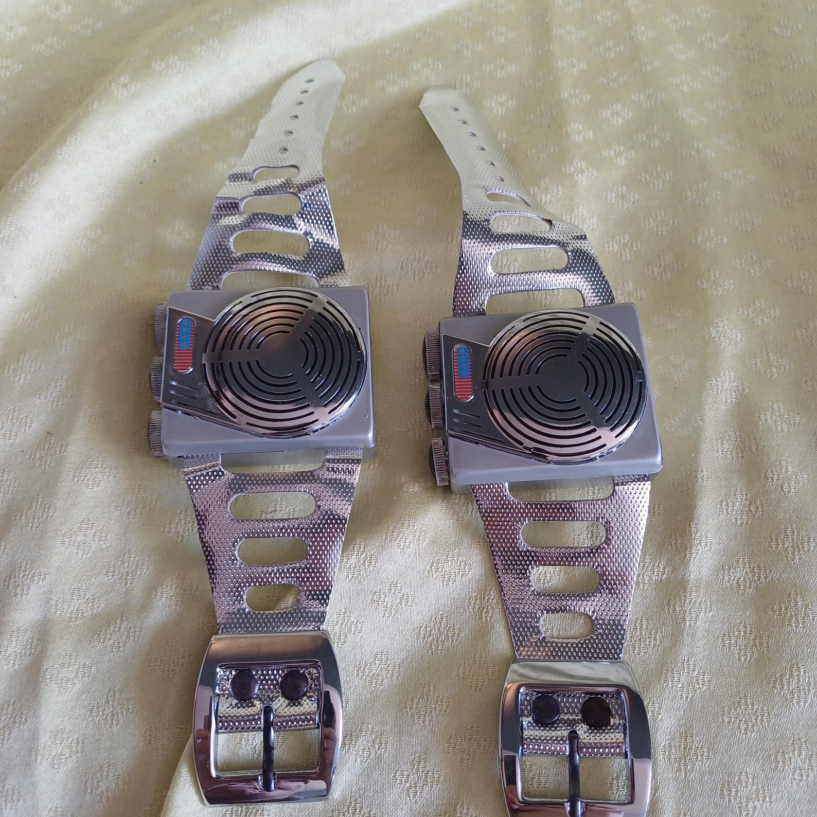 Extremely Rare Retro Wrist Radio AM AA British Design new, With ...