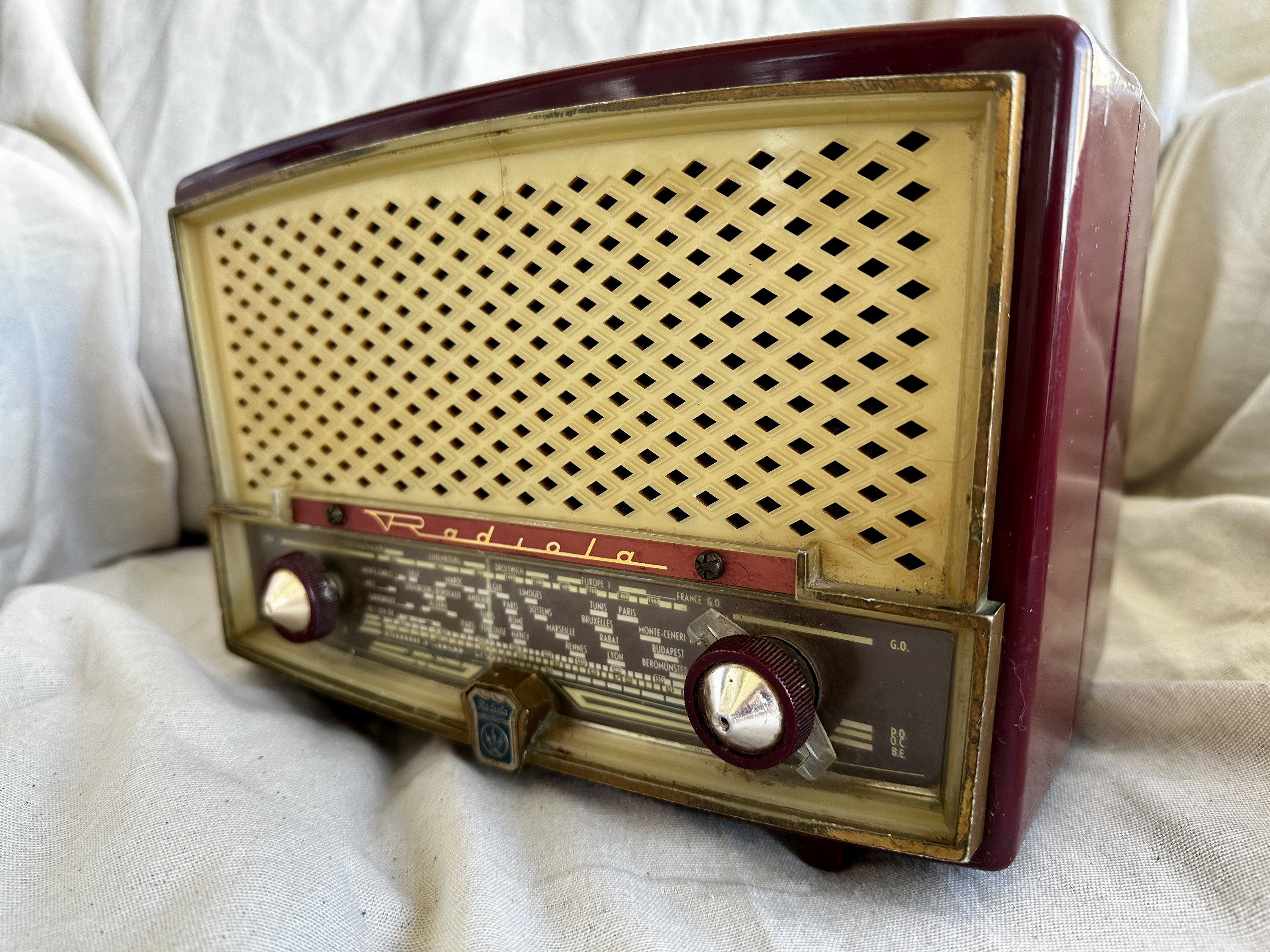 Small Vintage Radio /TSF Radiola From the 50s Bordeaux Red - Etsy