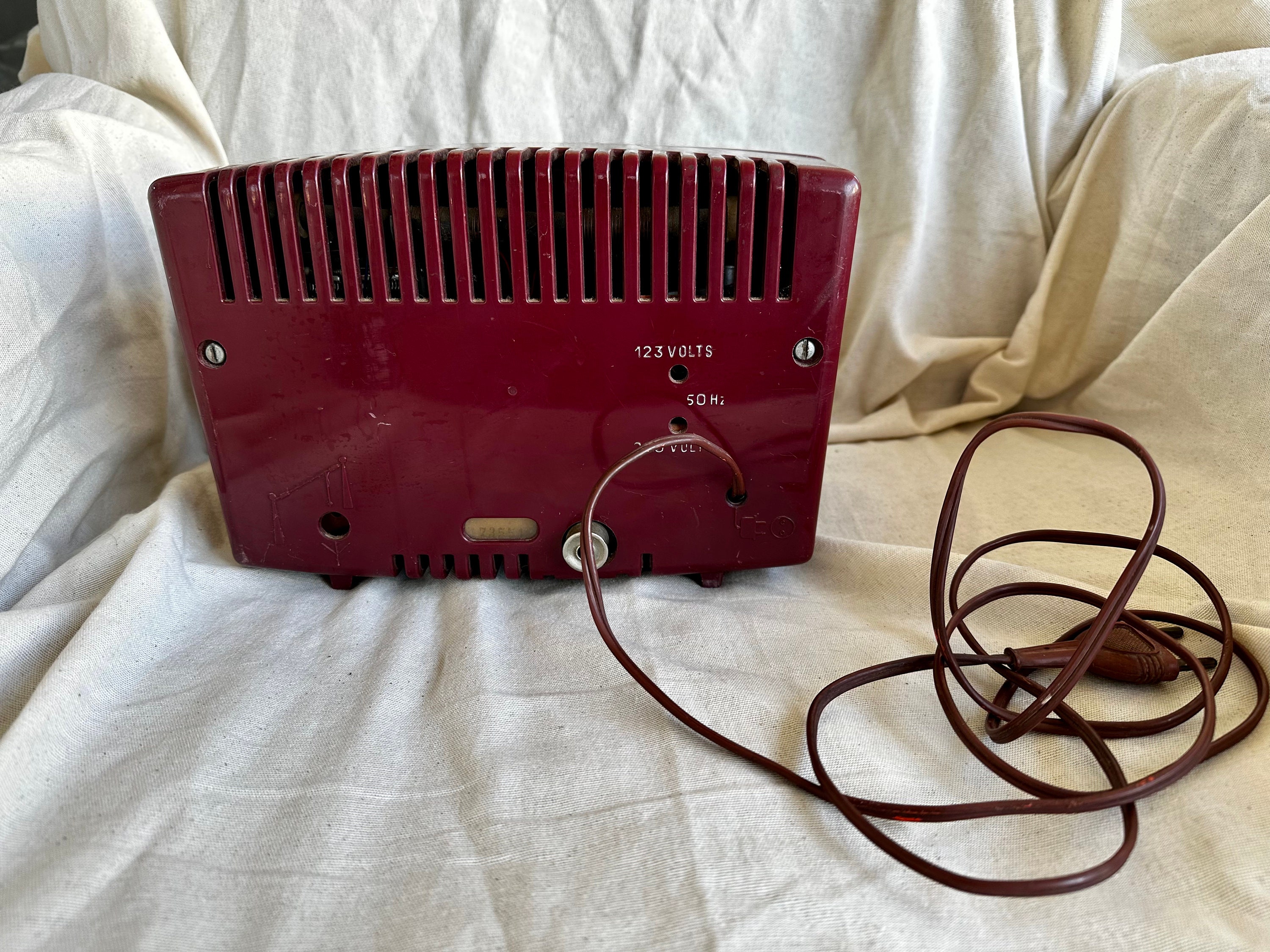 Small Vintage Radio /TSF Radiola From the 50s Bordeaux Red - Etsy