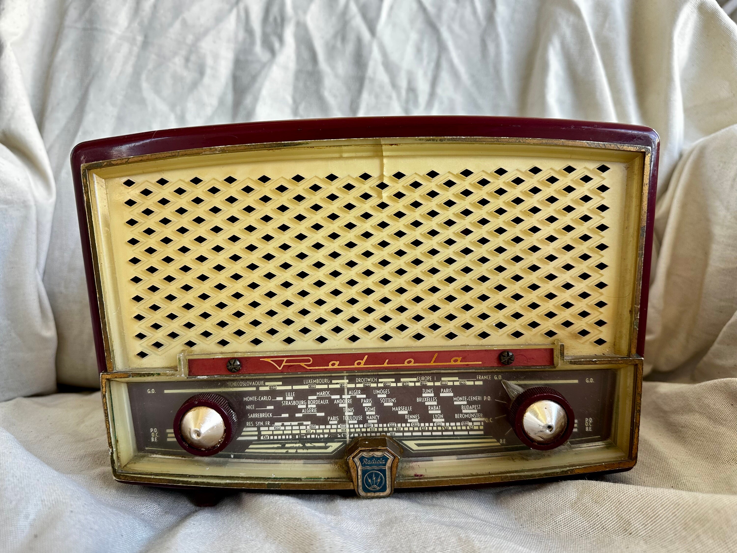 Small Vintage Radio /TSF Radiola From the 50s Bordeaux Red - Etsy