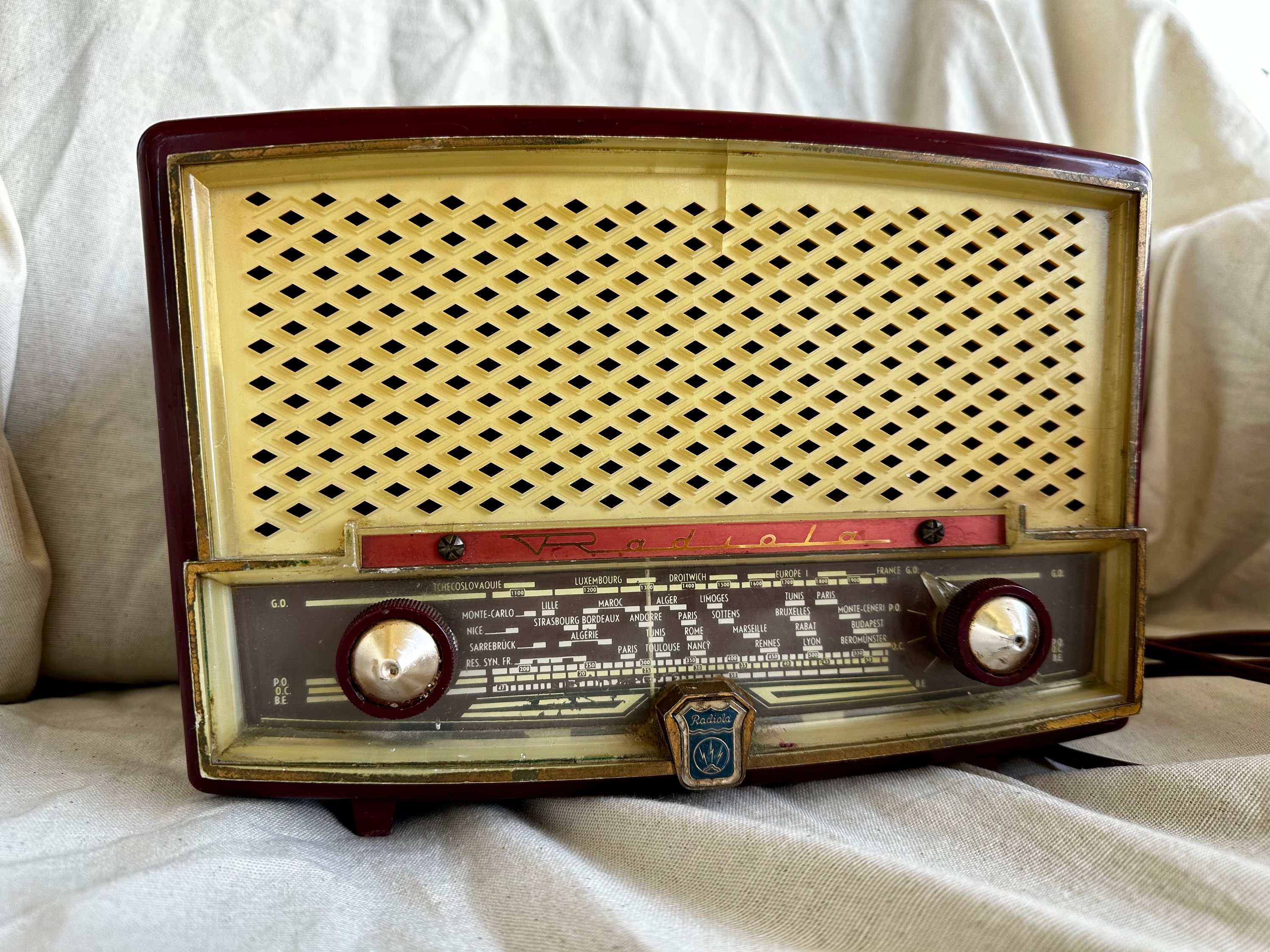 Small Vintage Radio /TSF Radiola From the 50s Bordeaux Red - Etsy