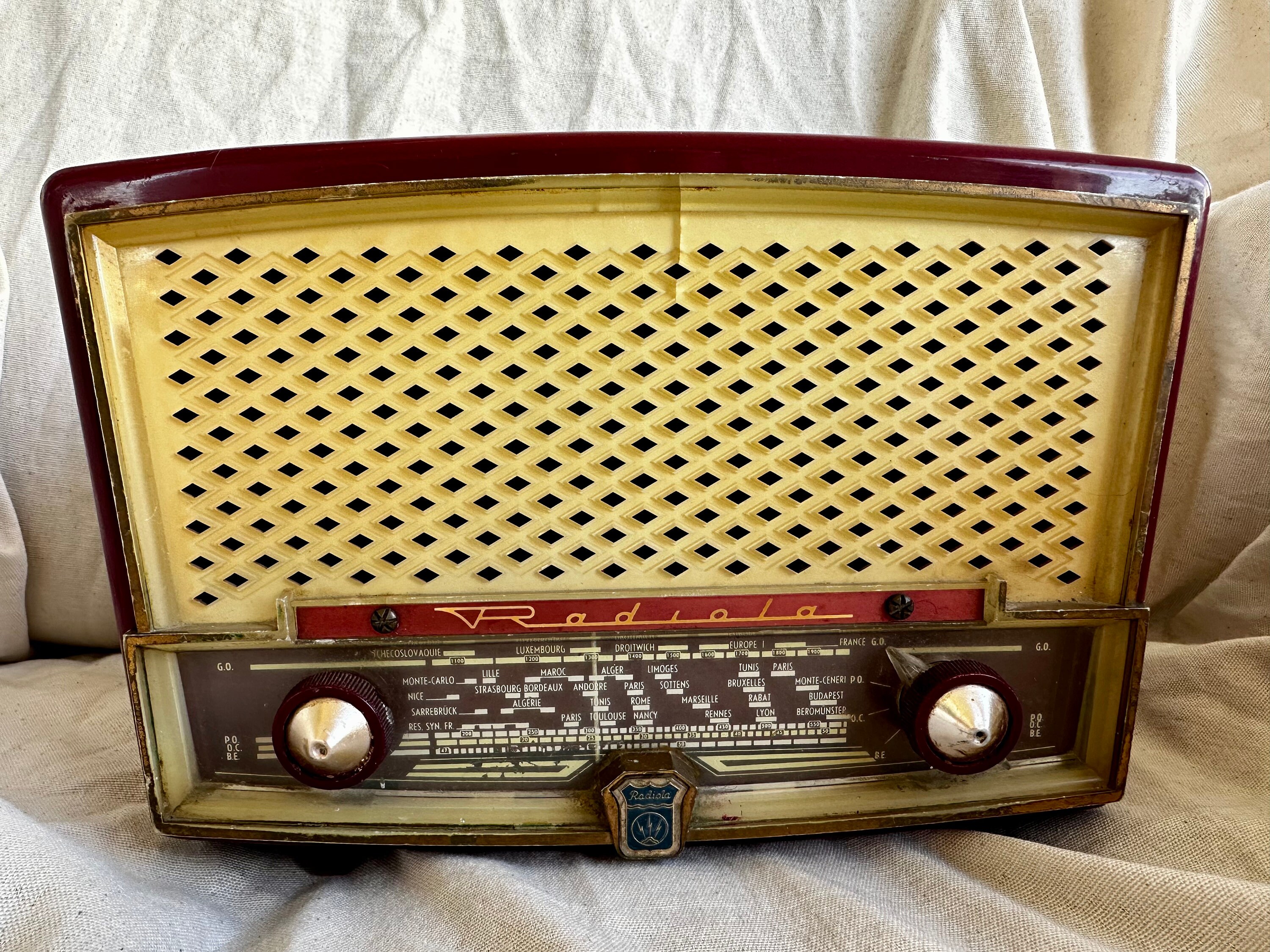 Small Vintage Radio /TSF Radiola From the 50s Bordeaux Red - Etsy