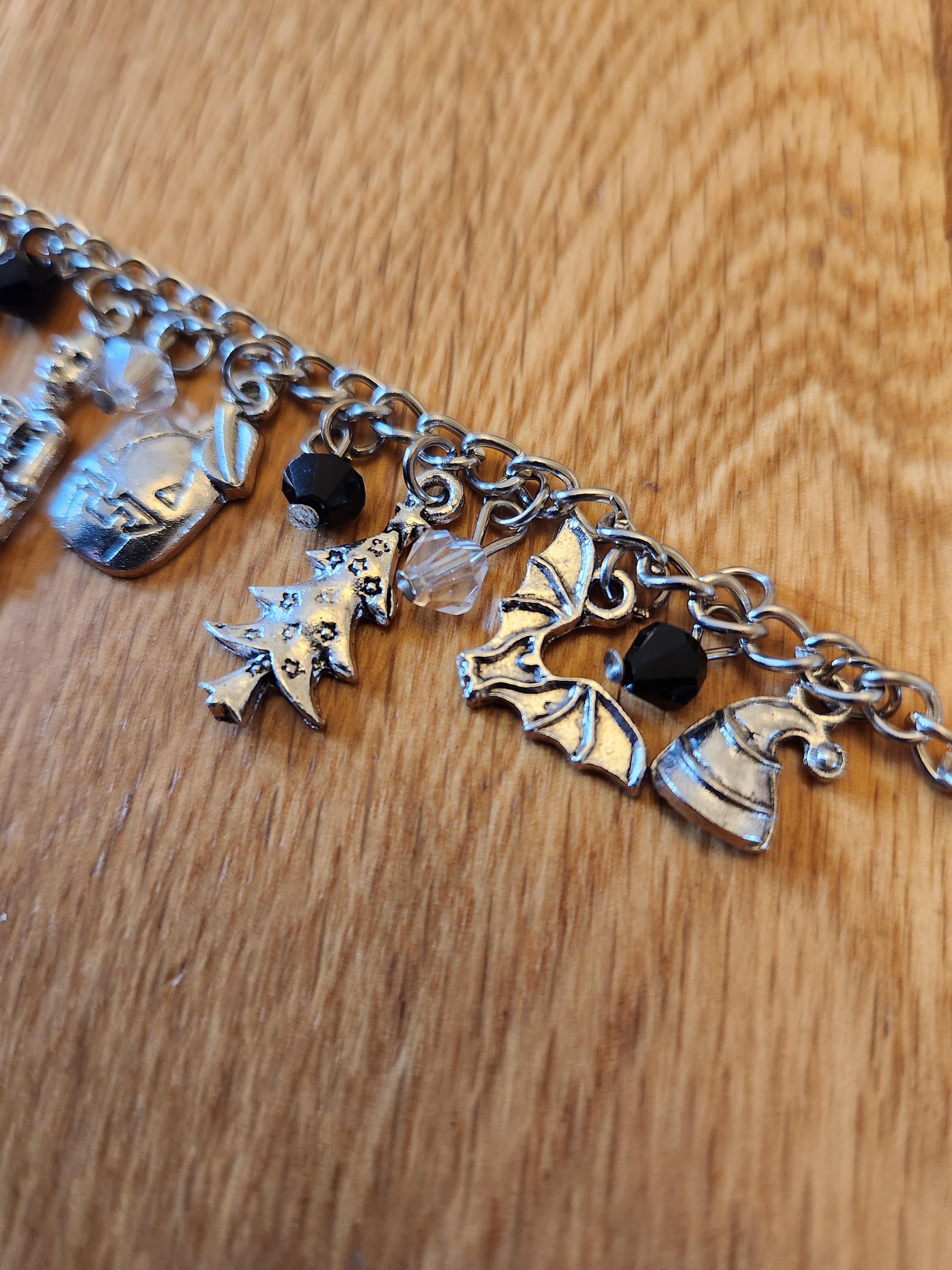 Gothic Charm Bracelet Jewellery 10 Charms Ghost Skeleton Bat Snowflake ...