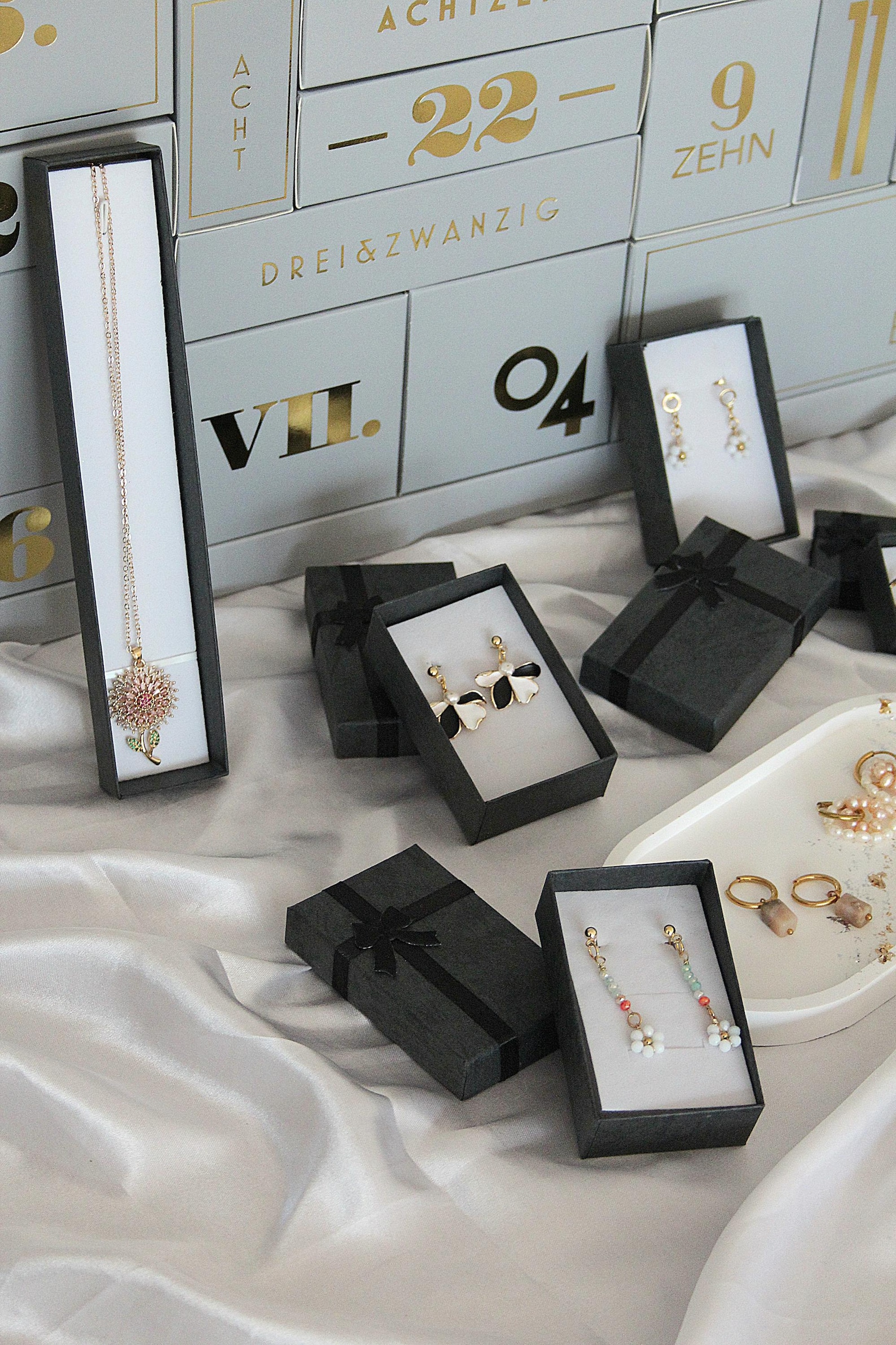 Jewelry Advent Calendar / Large Christmas Calendar Filled With Jewelry ...