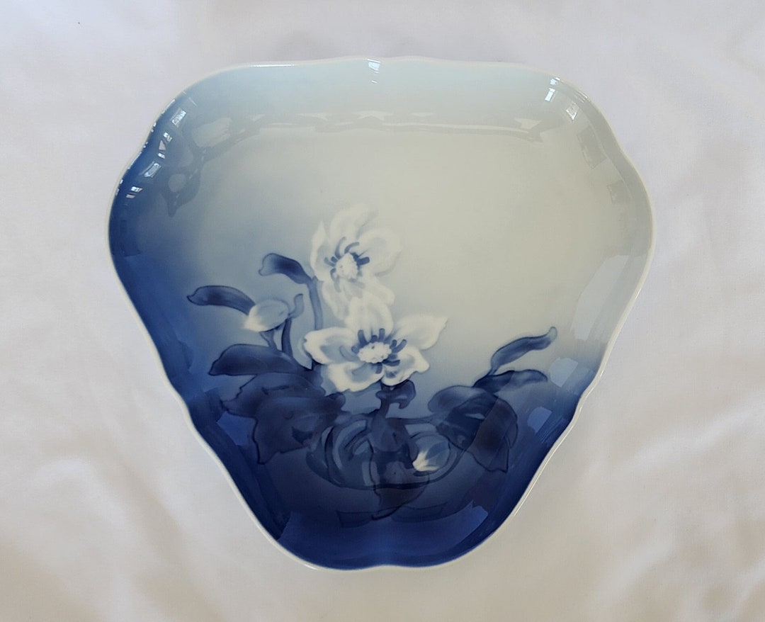 Serving Dish Bing and Grondahl Copenhagen Triangular Blue Christmas ...