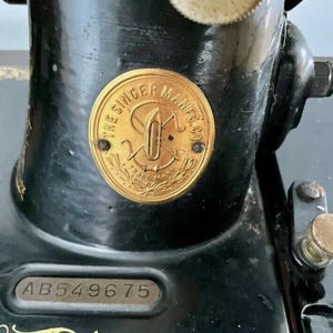 SINGER Blackside Electric Motor Sewing Machine With Bentwood Case - Etsy