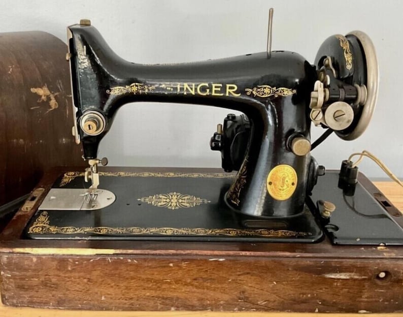 SINGER Blackside Electric Motor Sewing Machine With Bentwood Case - Etsy