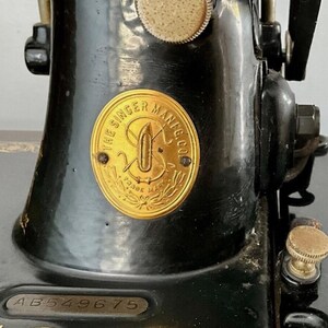 SINGER Blackside Electric Motor Sewing Machine With Bentwood Case - Etsy