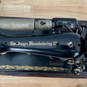 SINGER Blackside Electric Motor Sewing Machine With Bentwood Case - Etsy