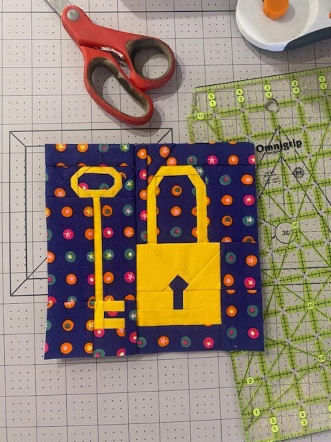 Lock and Key FPP Quilt Square Pattern - Etsy