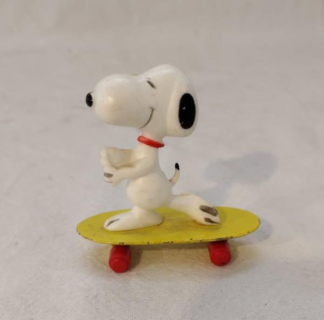 Vintage Iconic Skateboarding Snoopy Toy Plastic Snoopy on Die Cast Skateboard - Etsy