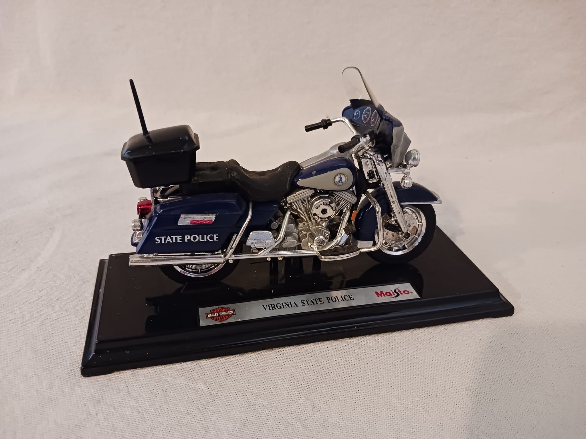 Lot of 2 Harley Davidson Maisto 1:18 Plastic Molded Motorcycles ...